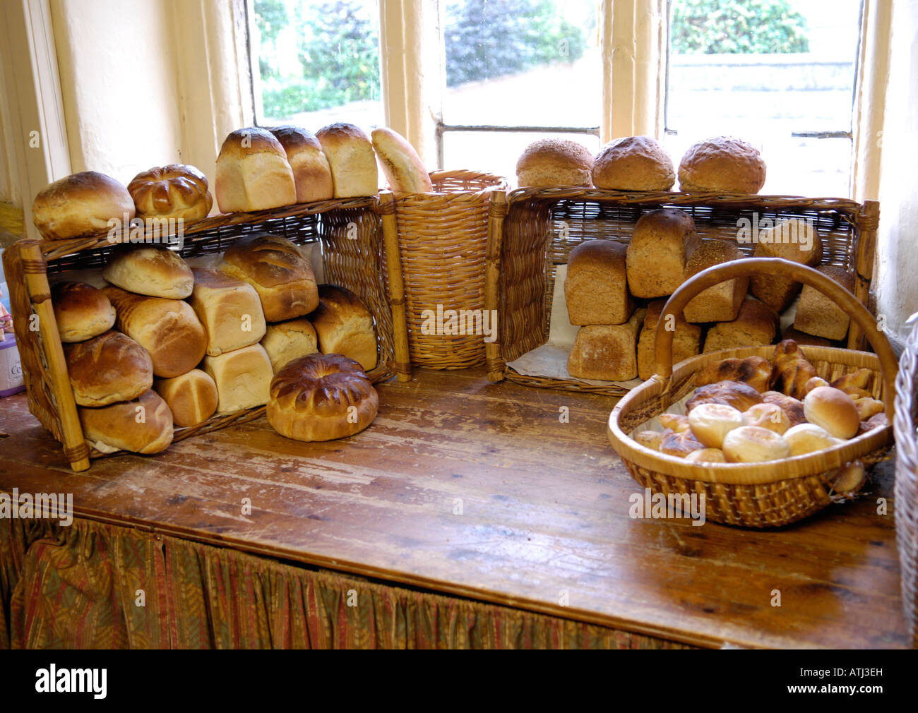 Old fashioned bread shop hi-res stock photography and images - Alamy