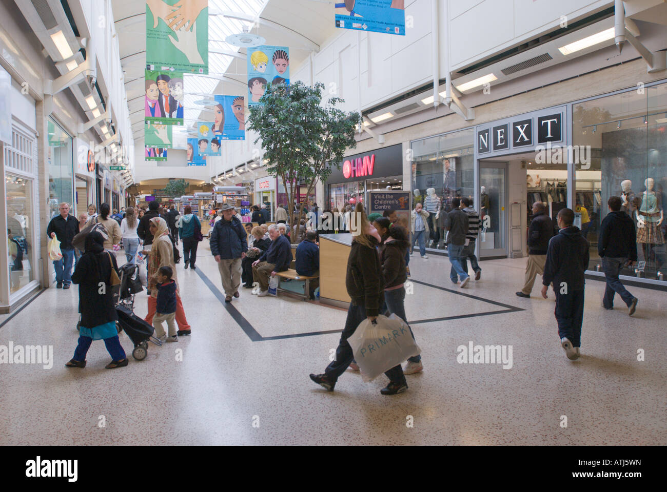 Arndale Shopping Centre Luton High Resolution Stock Photography and ...