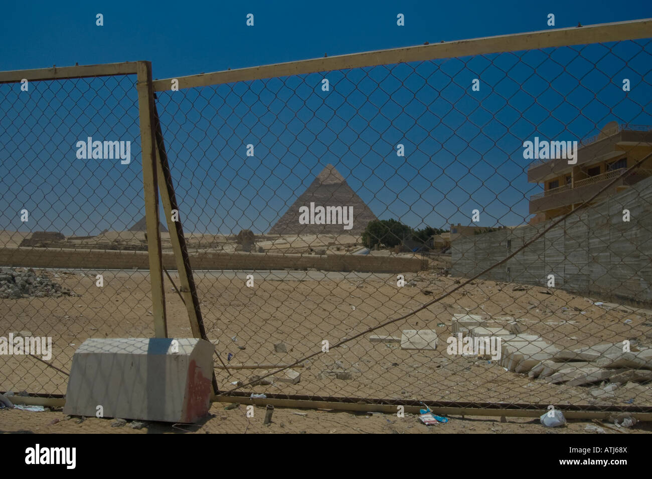 Pyramids giza litter hi-res stock photography and images - Alamy