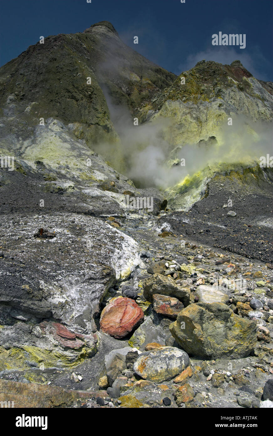 White island new zealand volcano 2019 hi-res stock photography and ...