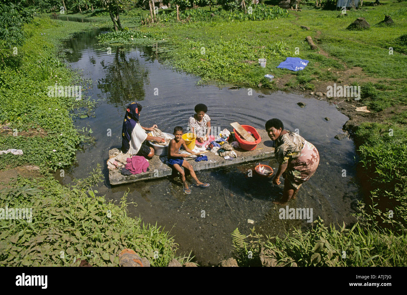Women washing clothes in a stream hi-res stock photography and images ...