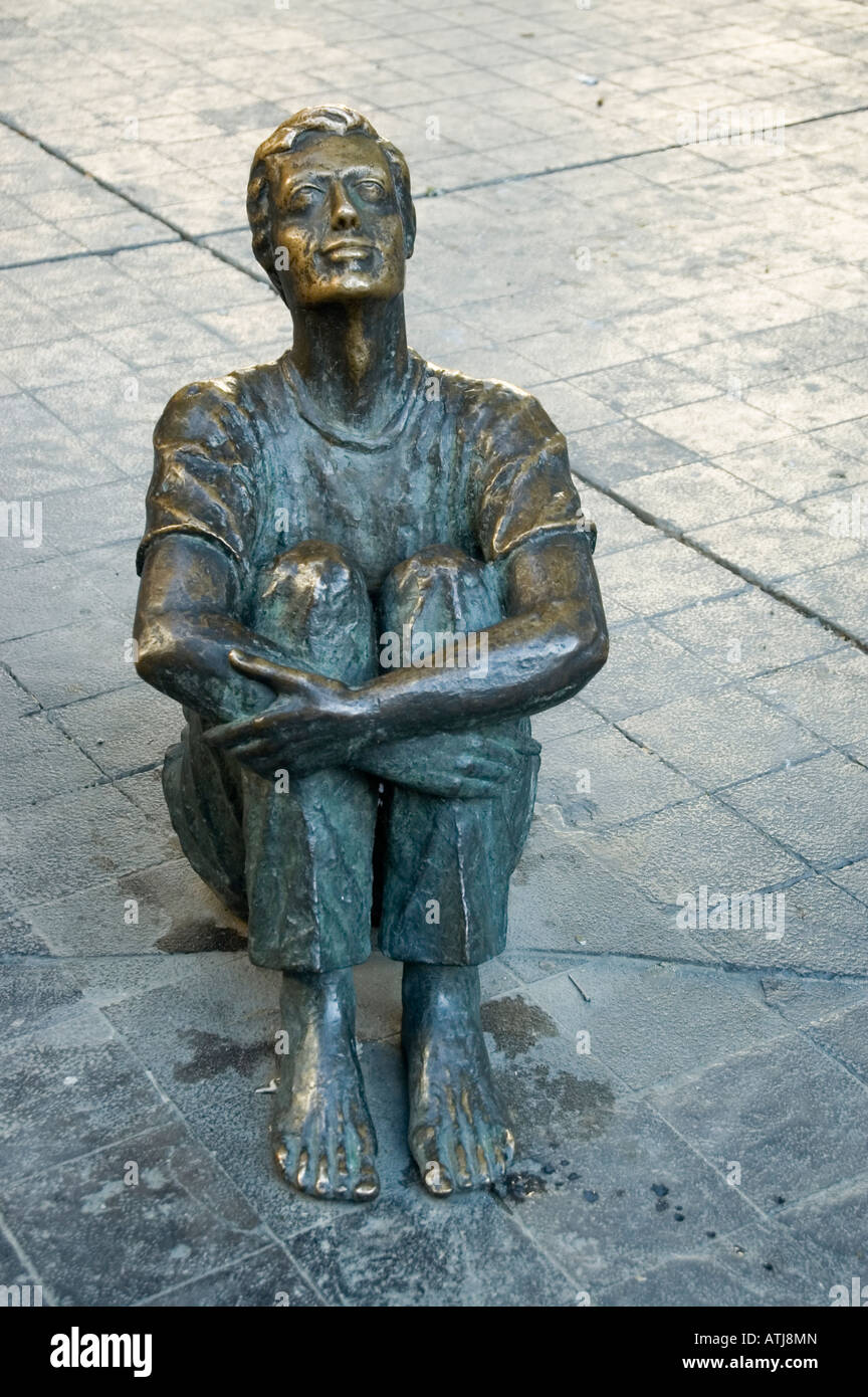 Seated man statue hi-res stock photography and images - Alamy