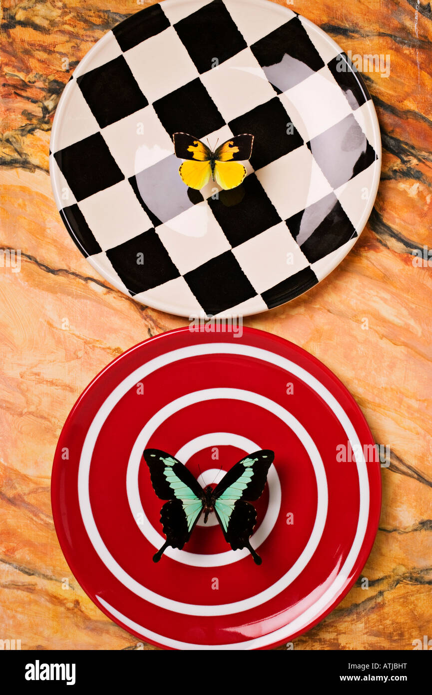 Flying plates hi-res stock photography and images - Alamy