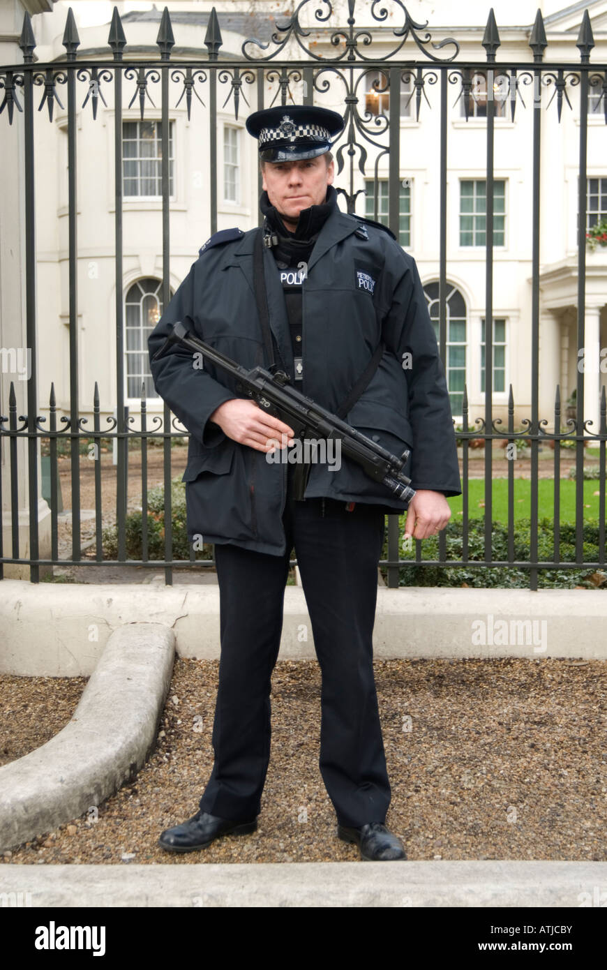 Police holding submachine gun hi-res stock photography and images - Alamy