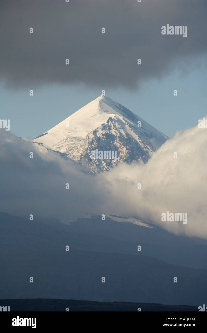 Pavlof Volcano 8261 ft 2518 m Active Alaska Peninsula Stock Photo - Alamy