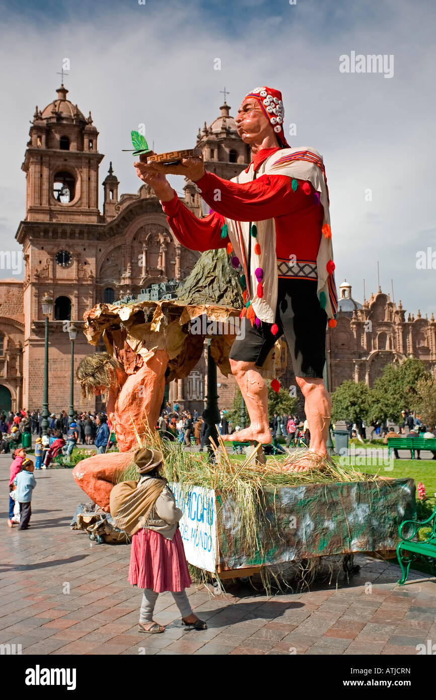 Cusco: Plaza de Armas: Inca Figure Stock Photo - Alamy