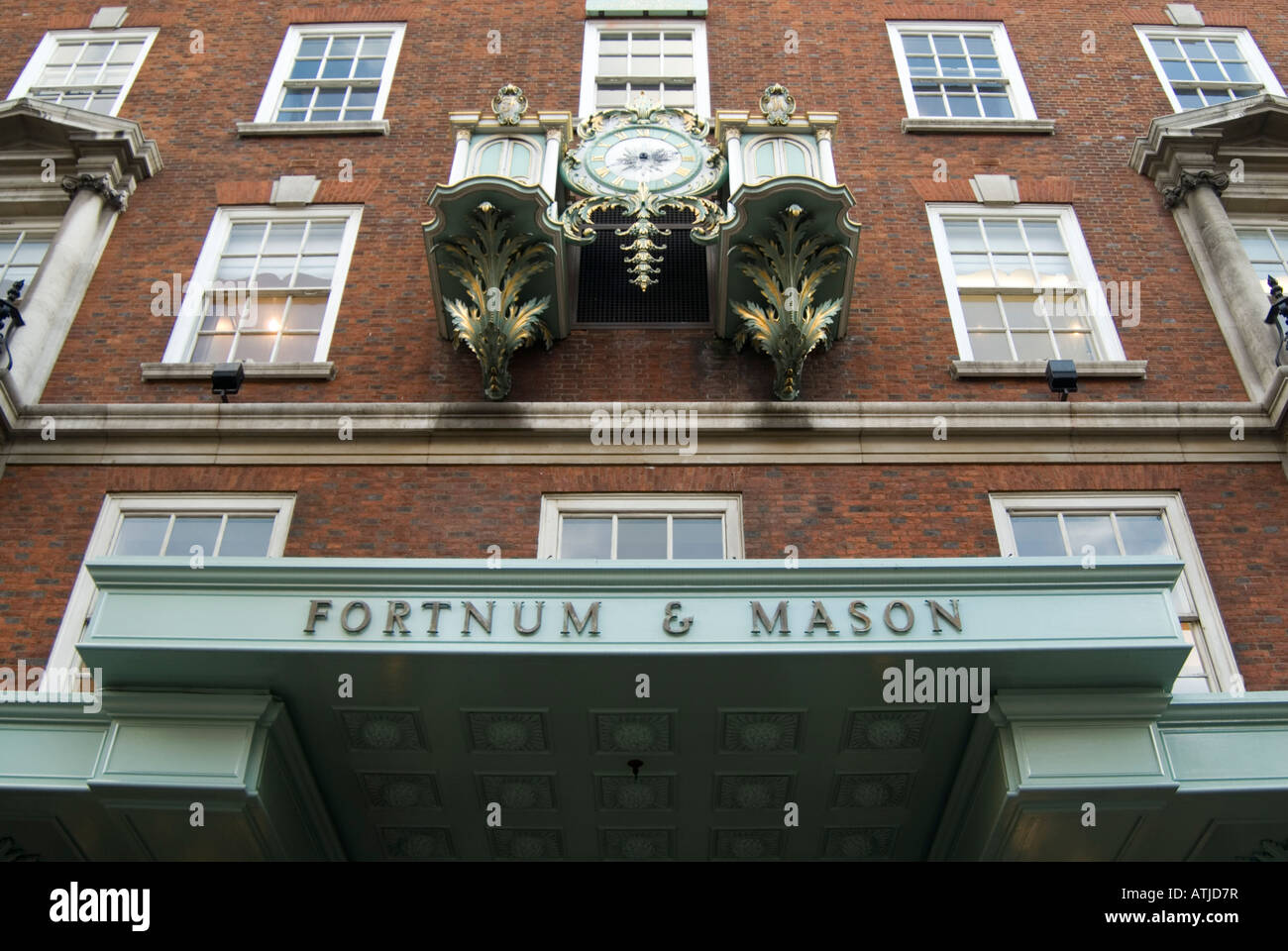 Fortnum masons hi-res stock photography and images - Alamy