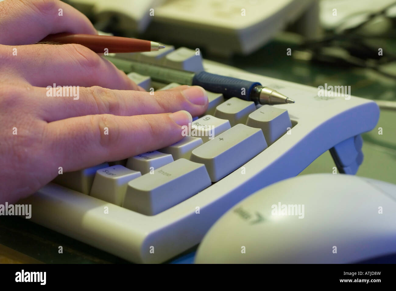 Hand mouse keyboard office hi-res stock photography and images - Alamy