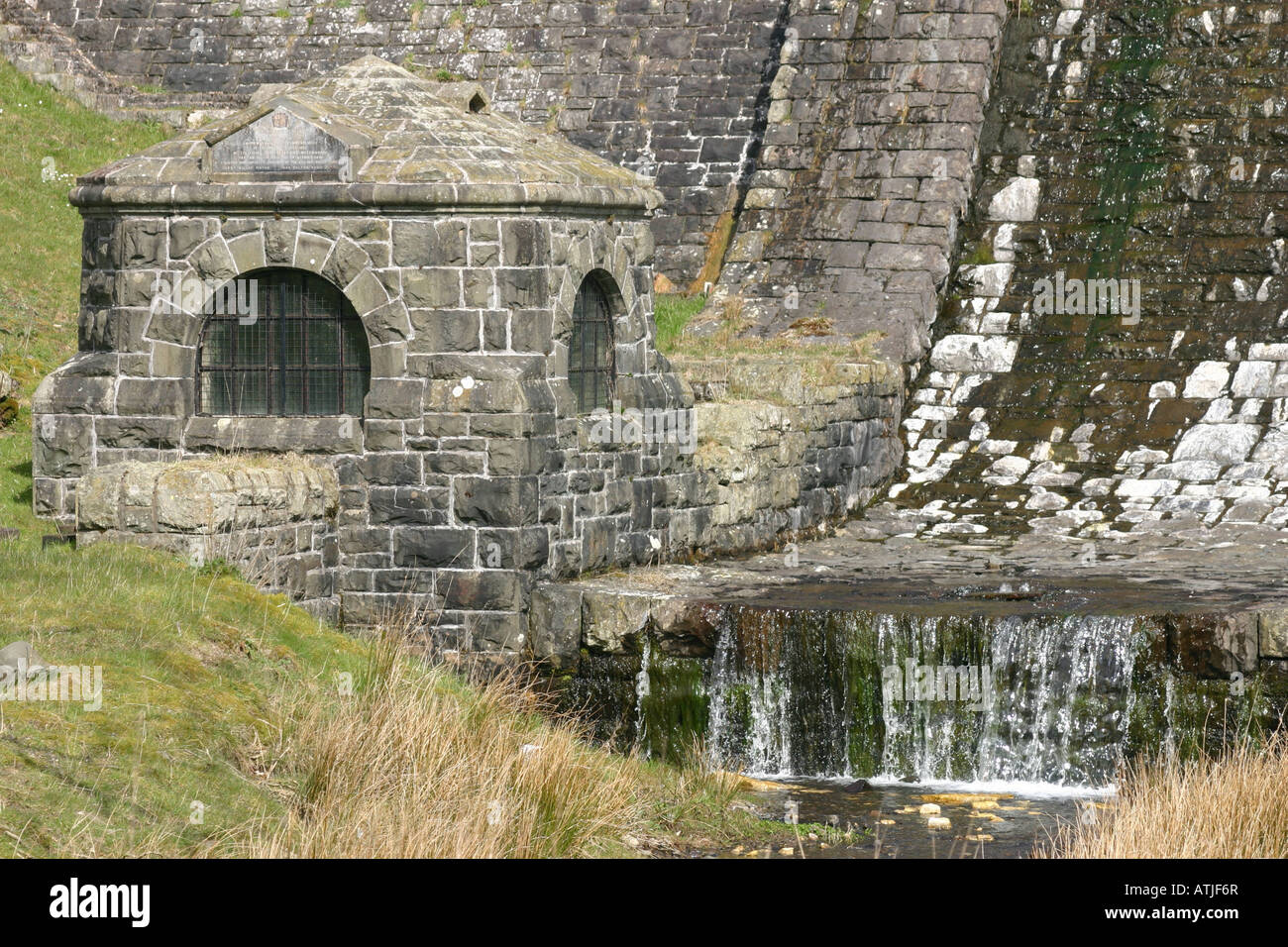 control point victorian reservoir dam wall sluice Stock Photo - Alamy