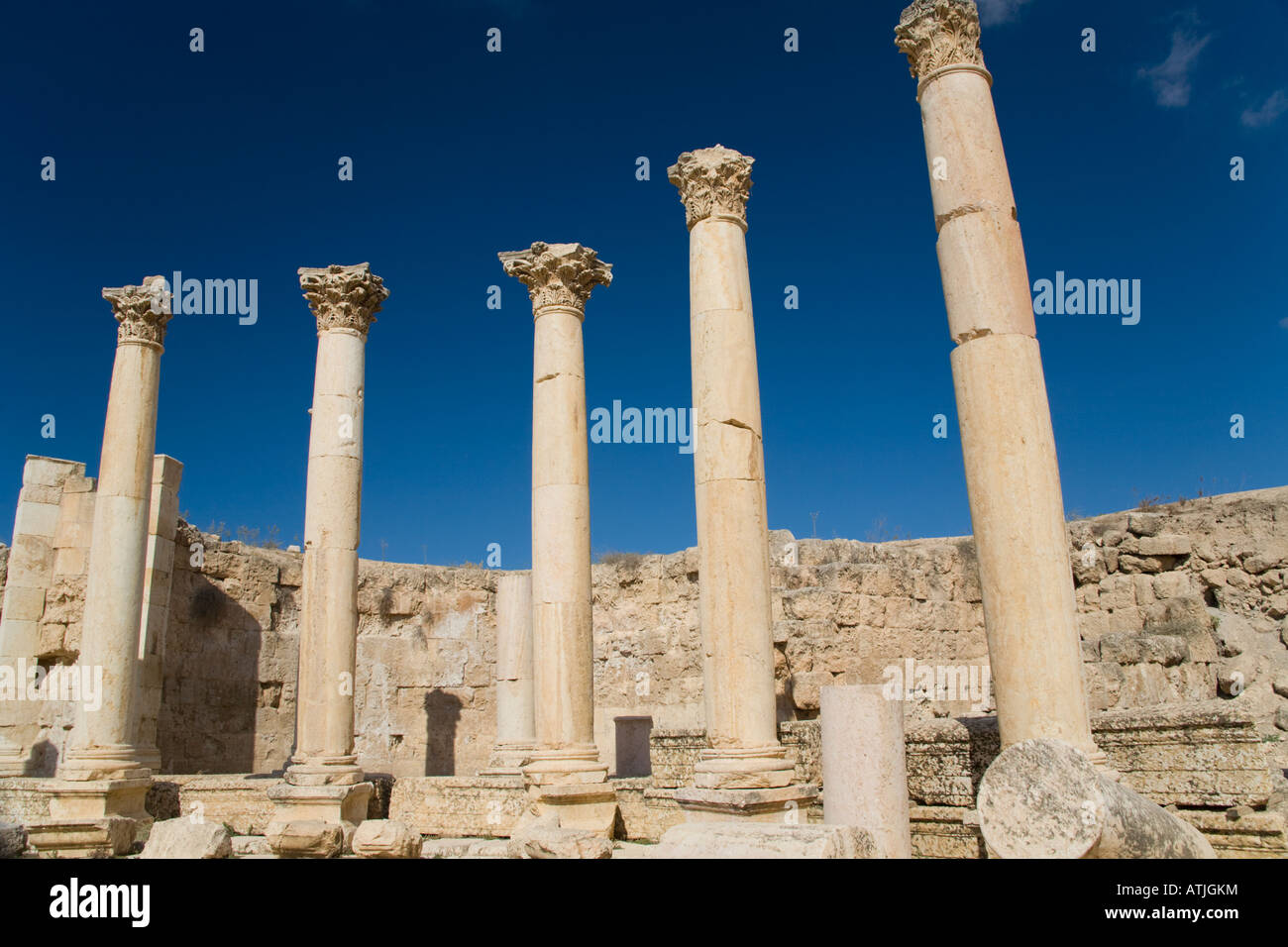 Corinthian Columns, Jerash, Jordan Stock Photo - Alamy