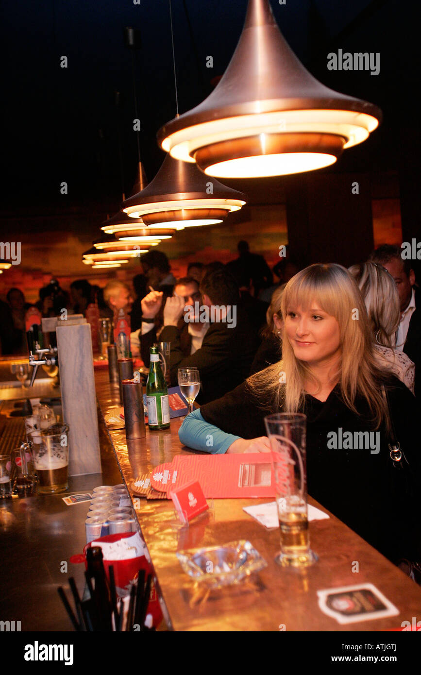 Roter bar hi-res stock photography and images - Alamy