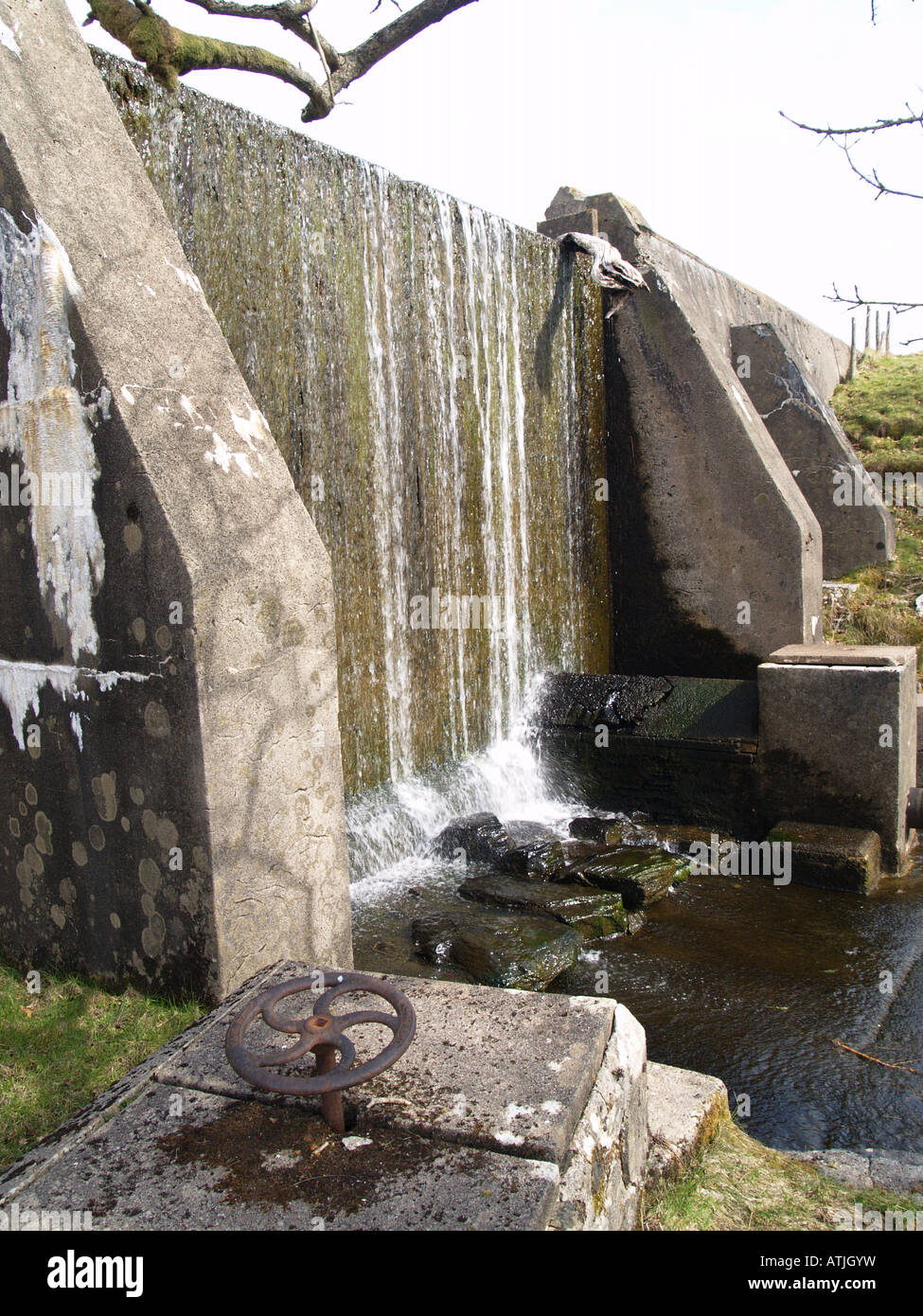tarn victorian reservoir dam wall sluice stream Stock Photo - Alamy
