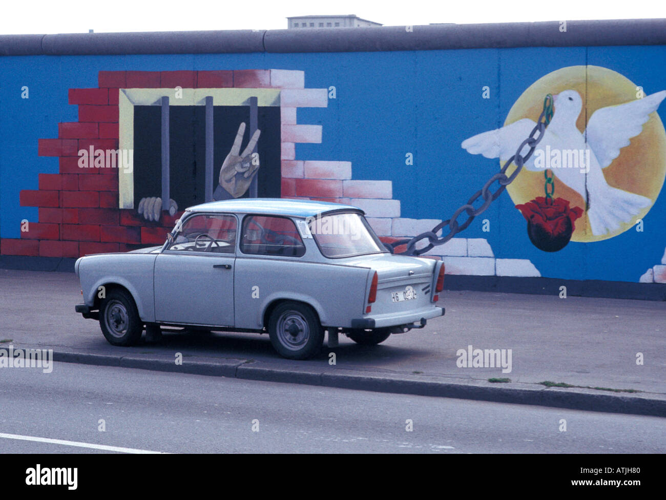 GERMANY BERLIN THE BERLIN WALL TRABANT CAR Stock Photo - Alamy