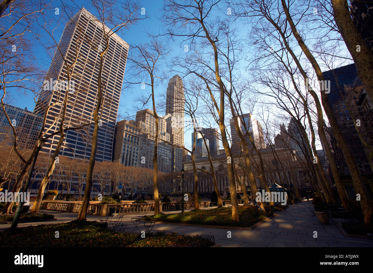 Bryant park buildings hi-res stock photography and images - Alamy