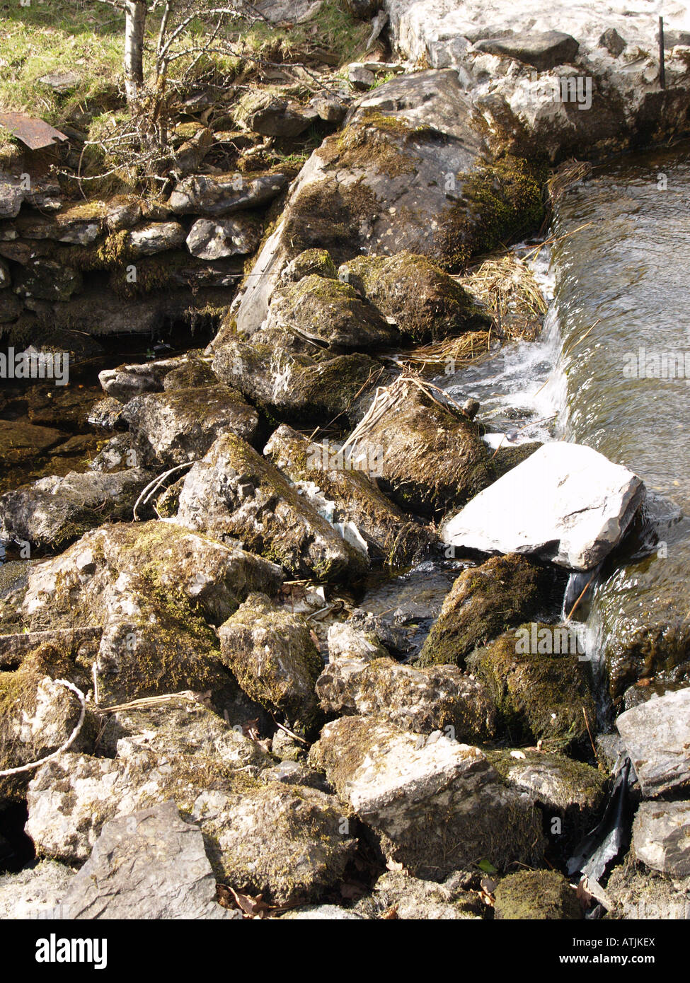 rocks bank weir sluice stream Stock Photo - Alamy