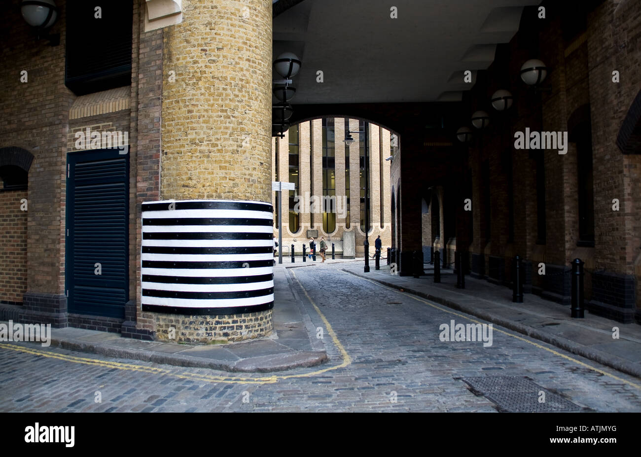 southwark (bankside) architecture, london, uk: tunnels and passageways ...
