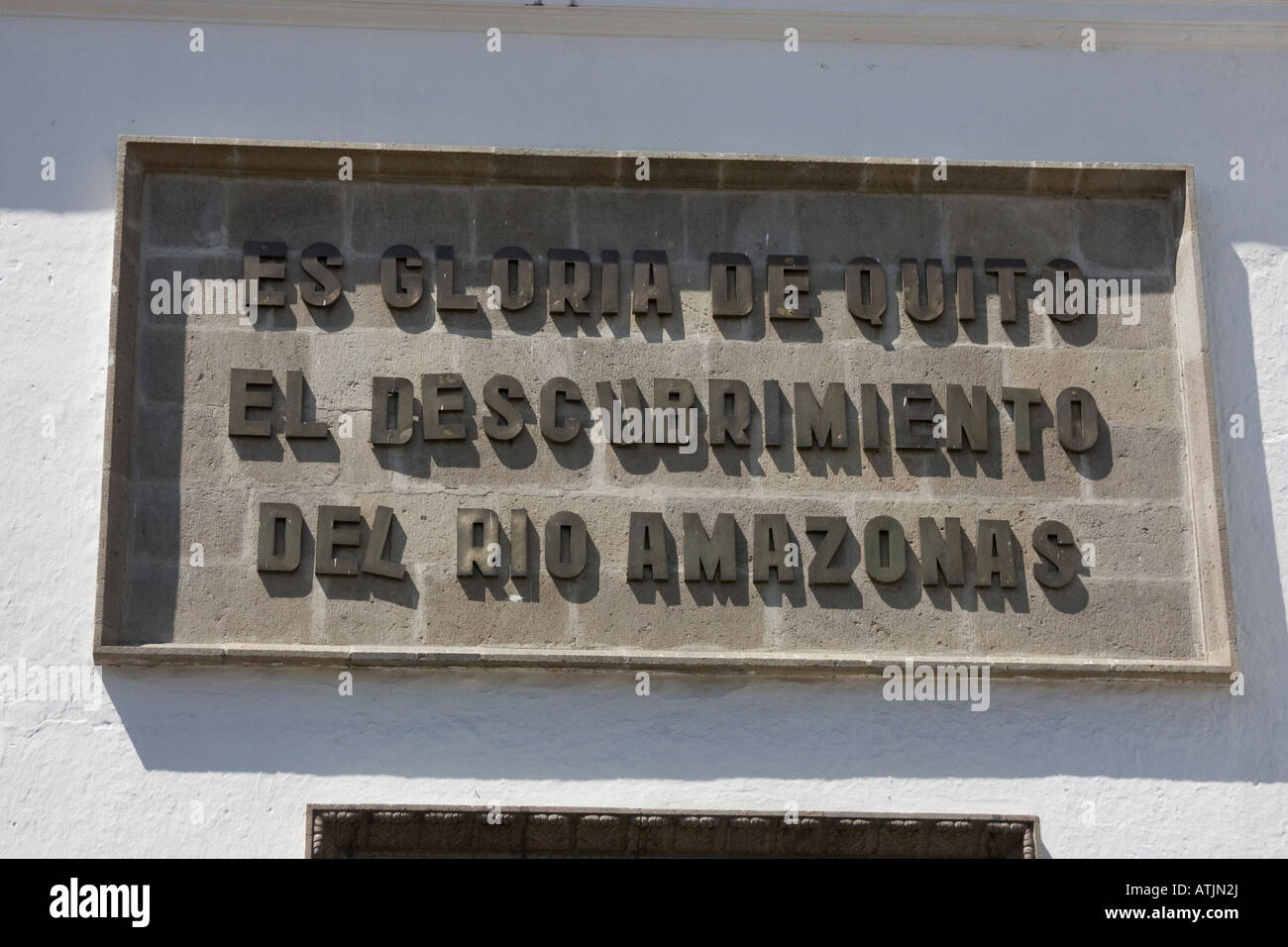 ES GLORIA DE QUITO EL DESCUBRIMIENTO DEL RIO AMAZONAS. Plaque on wall ...