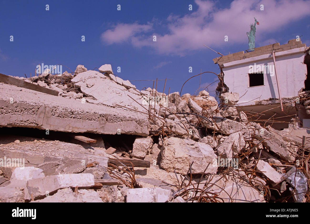 War aftermath scenes hi-res stock photography and images - Alamy