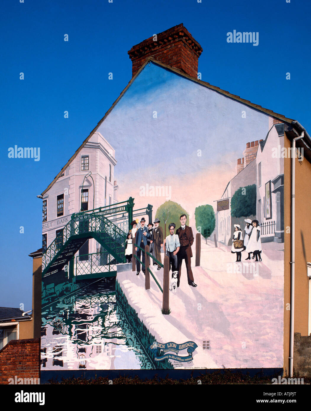 "Golden Lion Bridge Mural", Swindon, Wiltshire, UK Stock Photo - Alamy