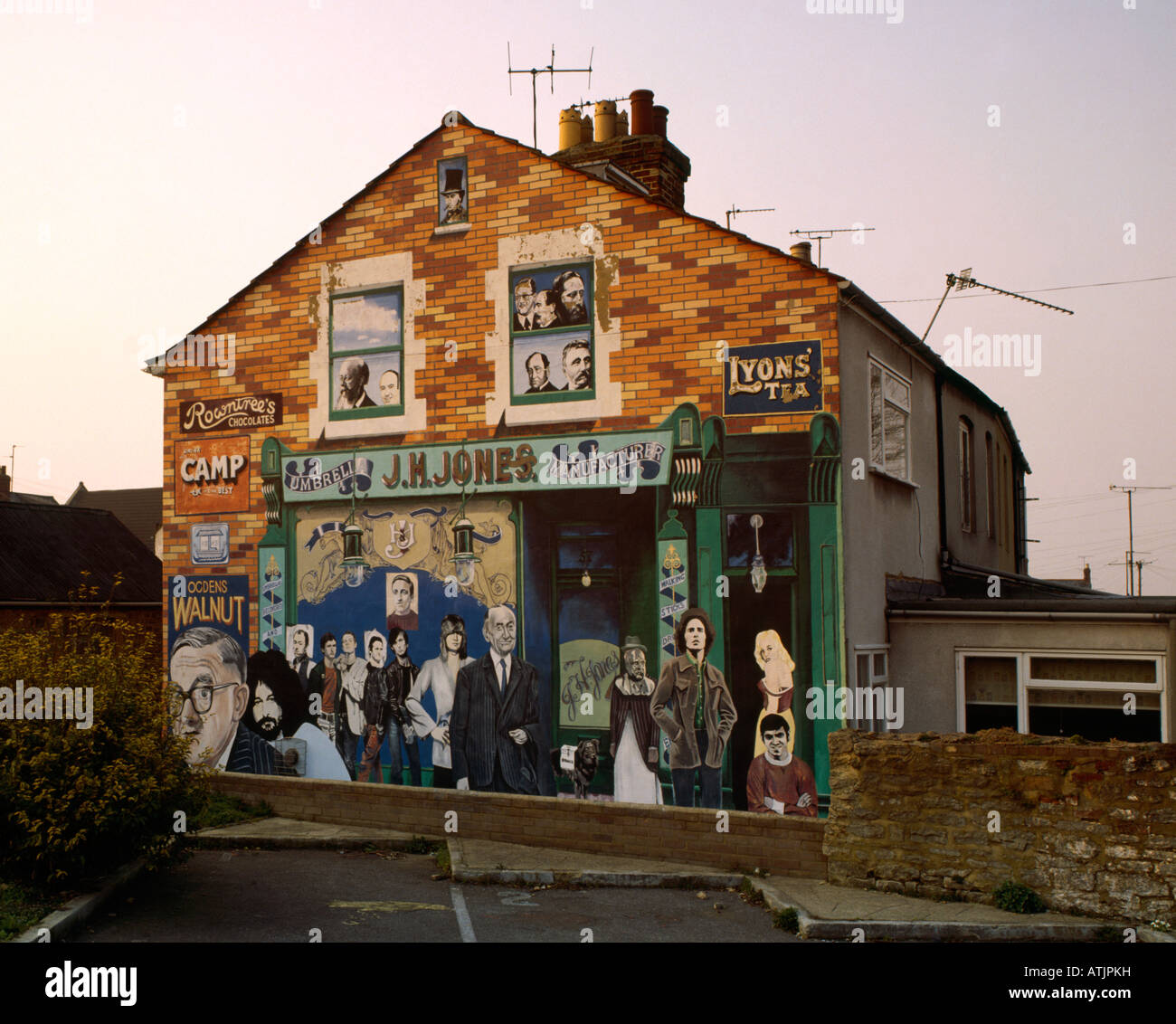 "Swindon Personalities Mural" (now destroyed), Swindon, Wiltshire, UK ...