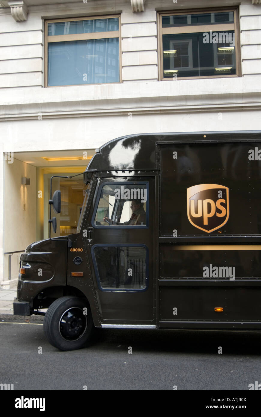 Ups van uk hi-res stock photography and images - Alamy