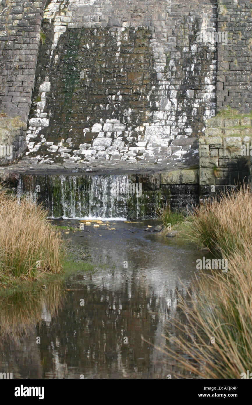 tarn victorian reservoir dam wall sluice stream Stock Photo - Alamy