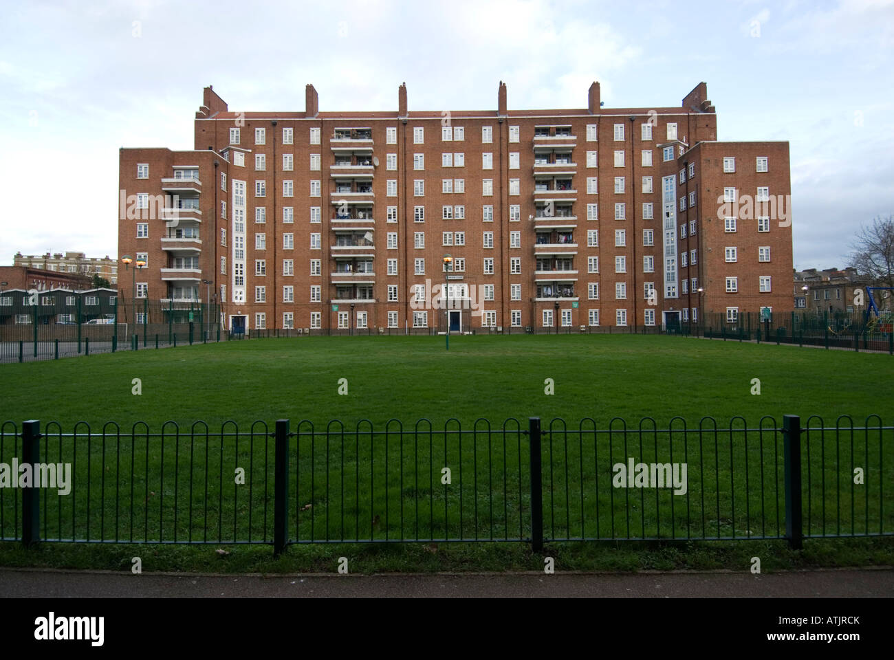 Flats london hi-res stock photography and images - Alamy