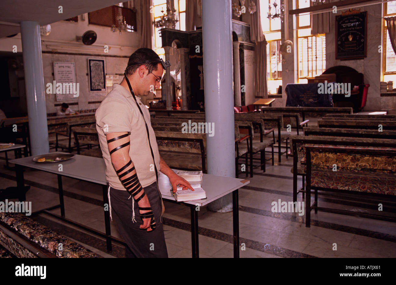 Mea sharim hi-res stock photography and images - Alamy