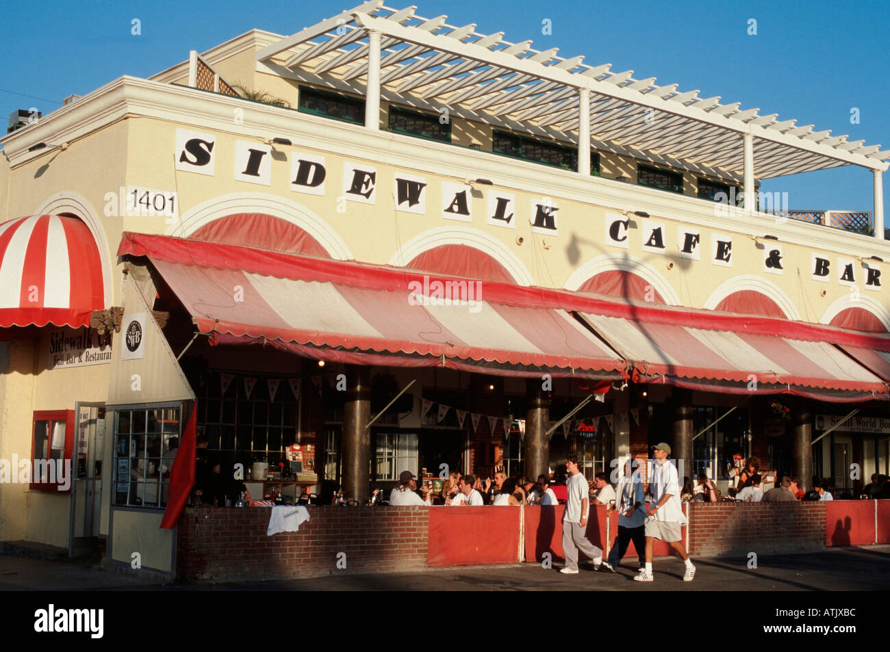 Pavement cafe / Los Angeles Stock Photo - Alamy