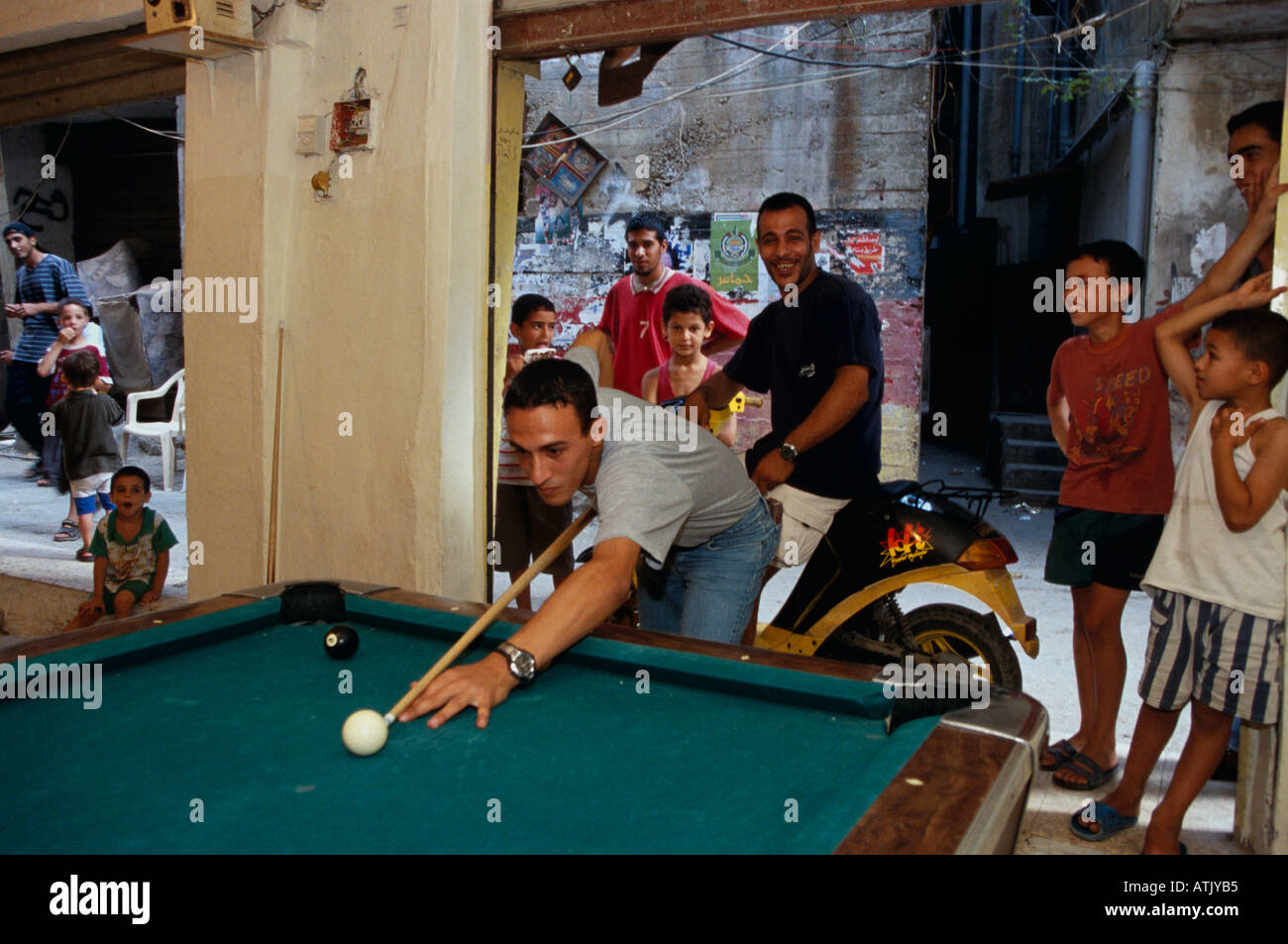 Children playing snooker game hi-res stock photography and images - Alamy