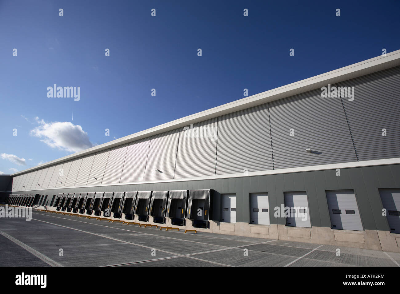 Warehouse exterior hi-res stock photography and images - Alamy