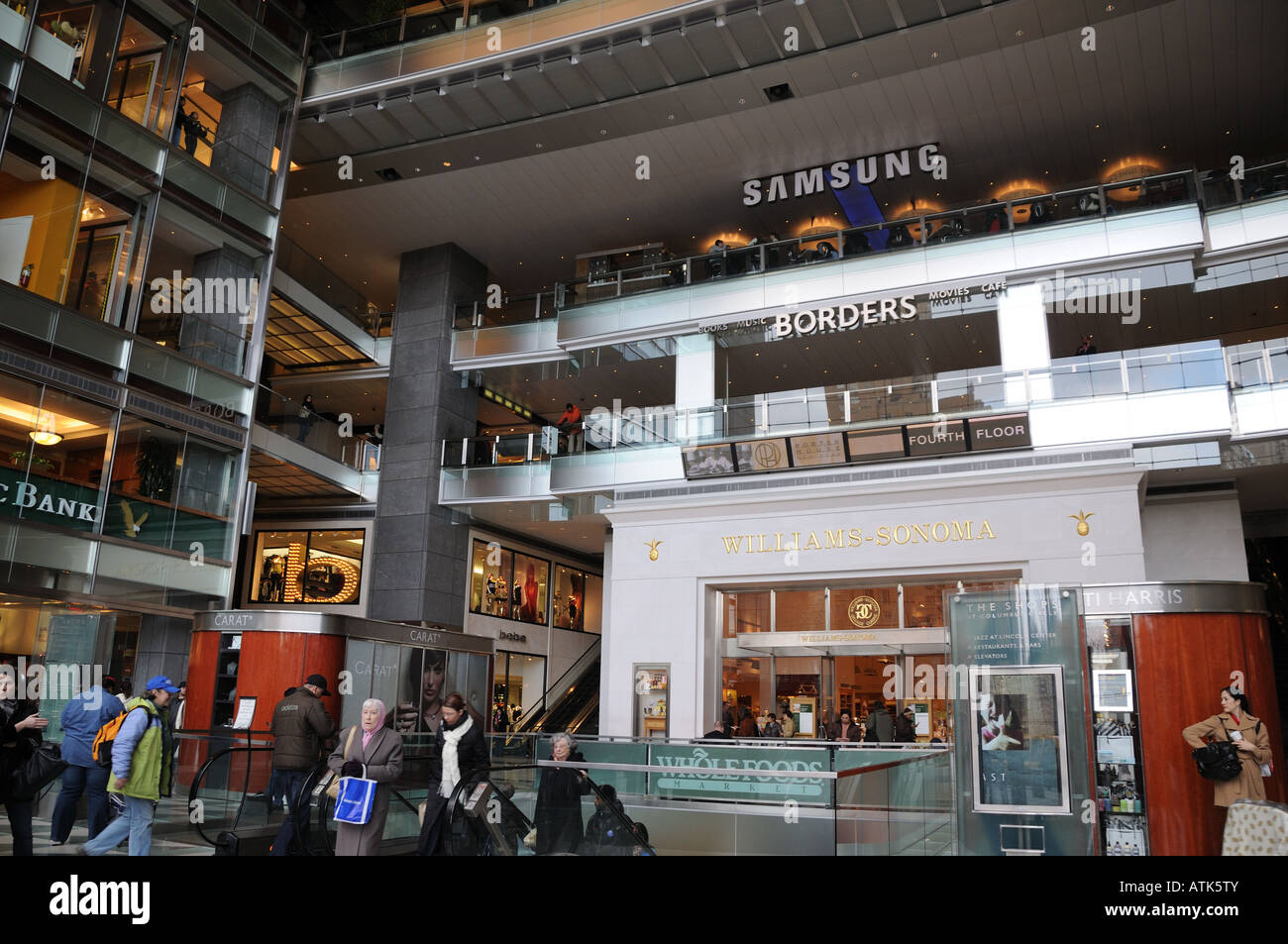 Bank lobby hi-res stock photography and images - Alamy