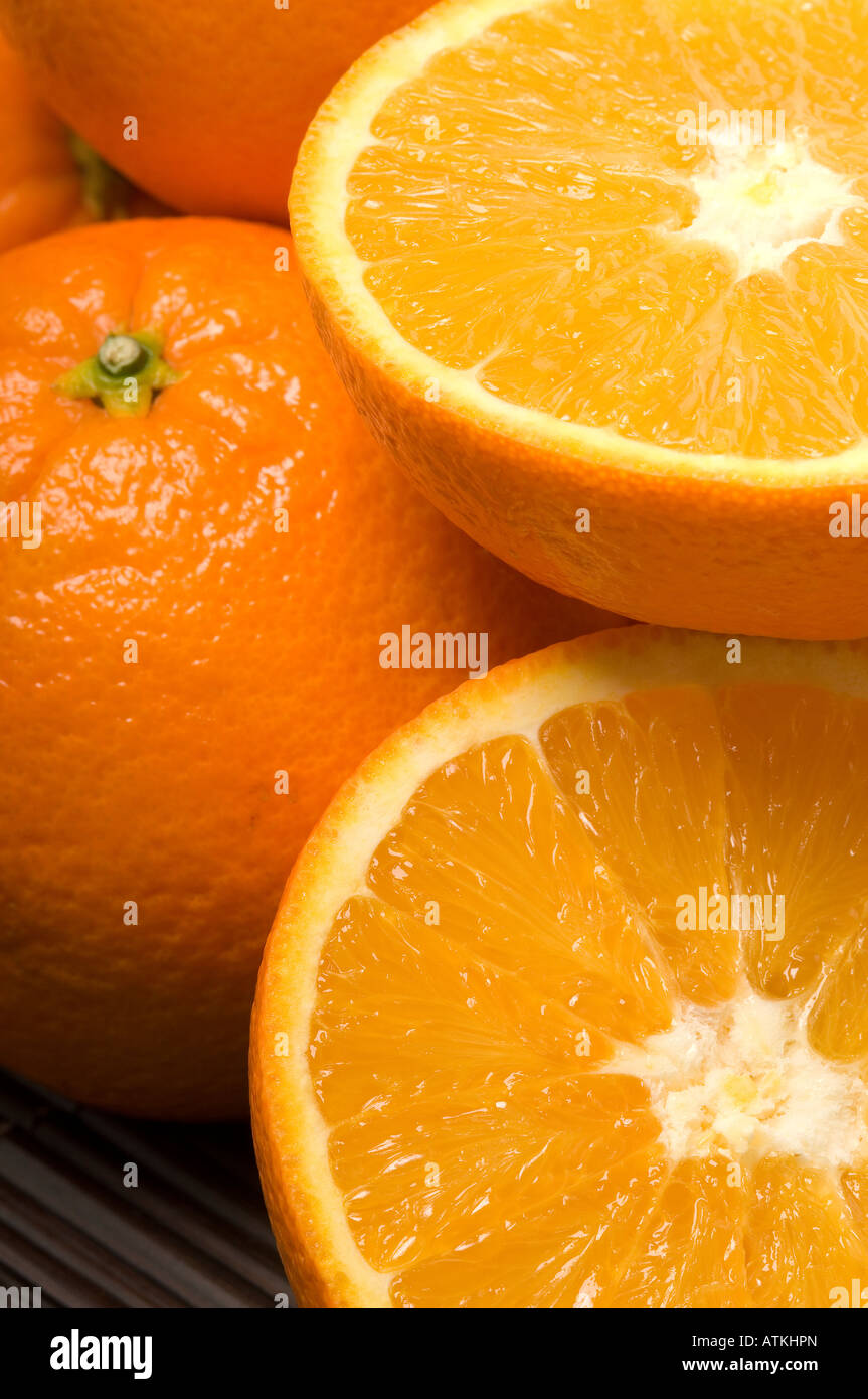 Whole and cut sliced oranges fruit close up Stock Photo - Alamy