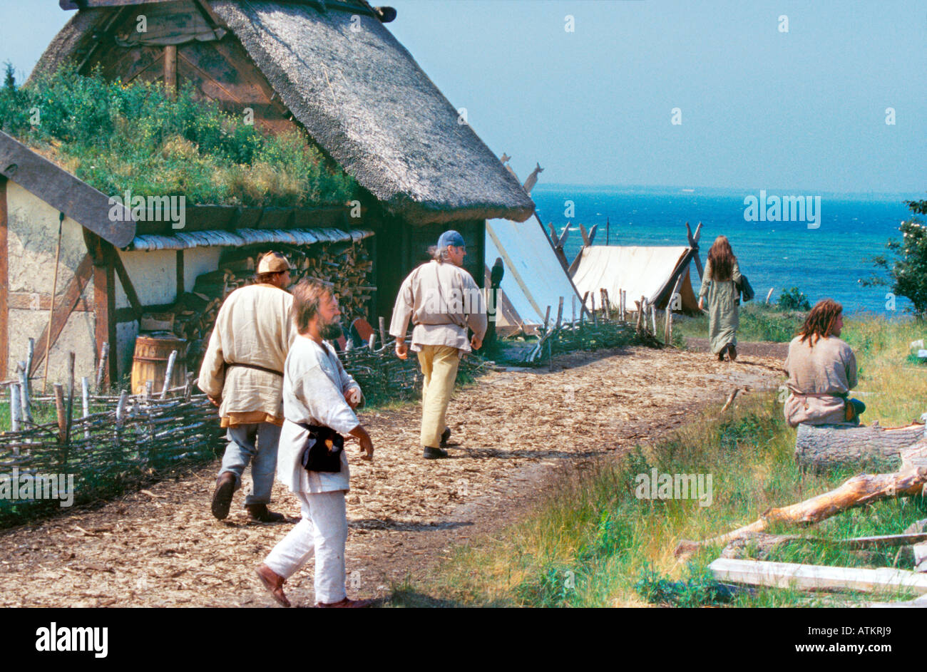 Medieval people hi-res stock photography and images - Alamy