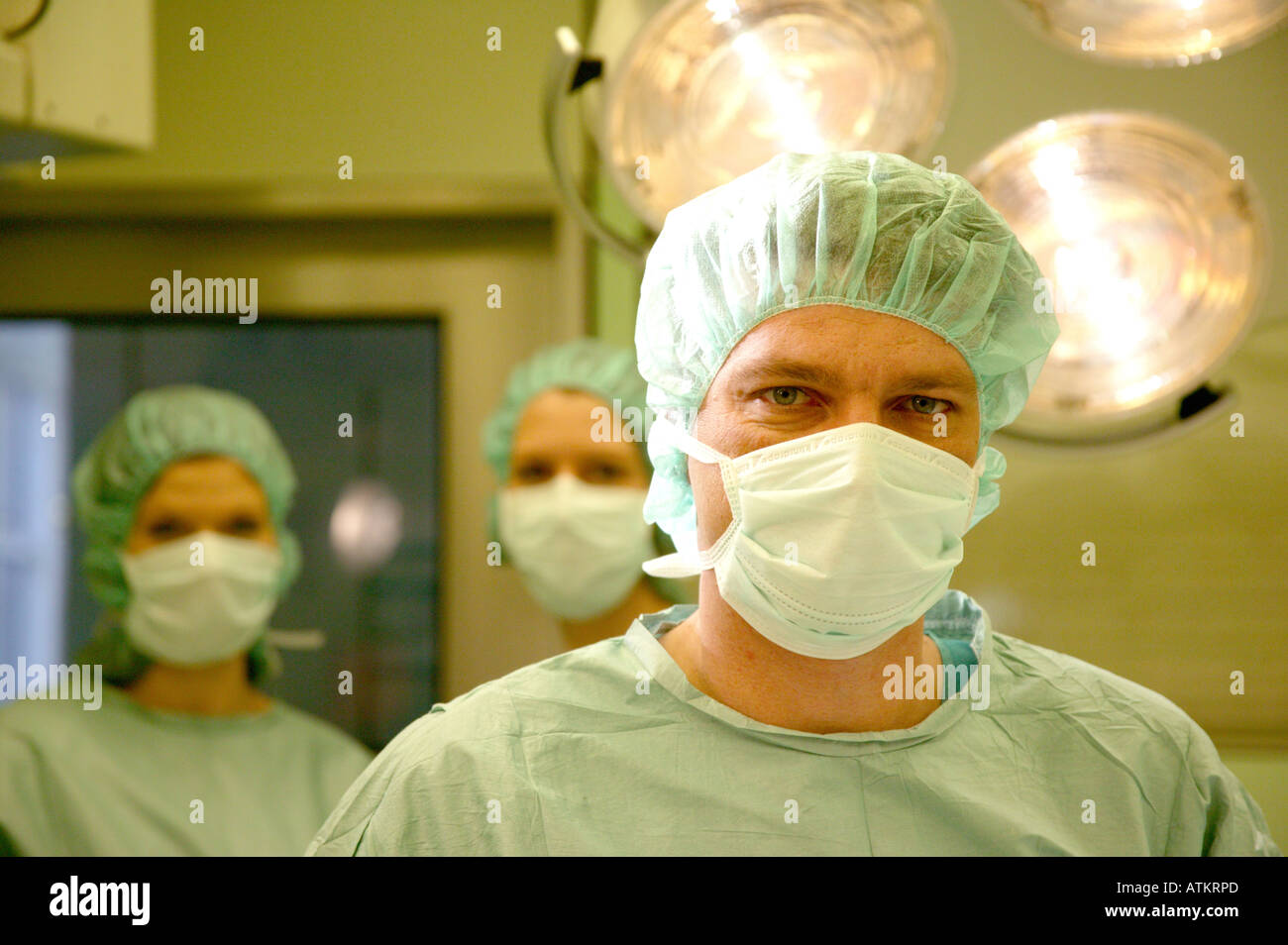 Chirurgen team hi-res stock photography and images - Alamy