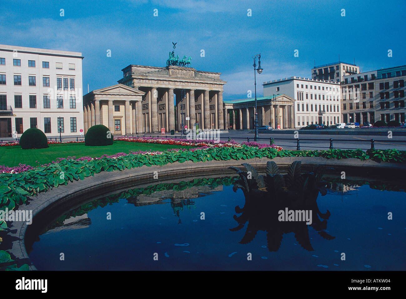 Parisian square hi-res stock photography and images - Alamy