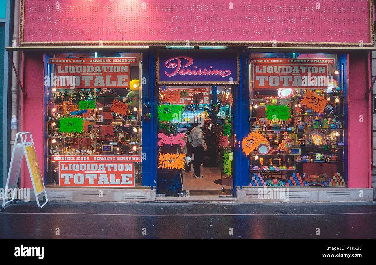 Junk shop / Paris Stock Photo - Alamy