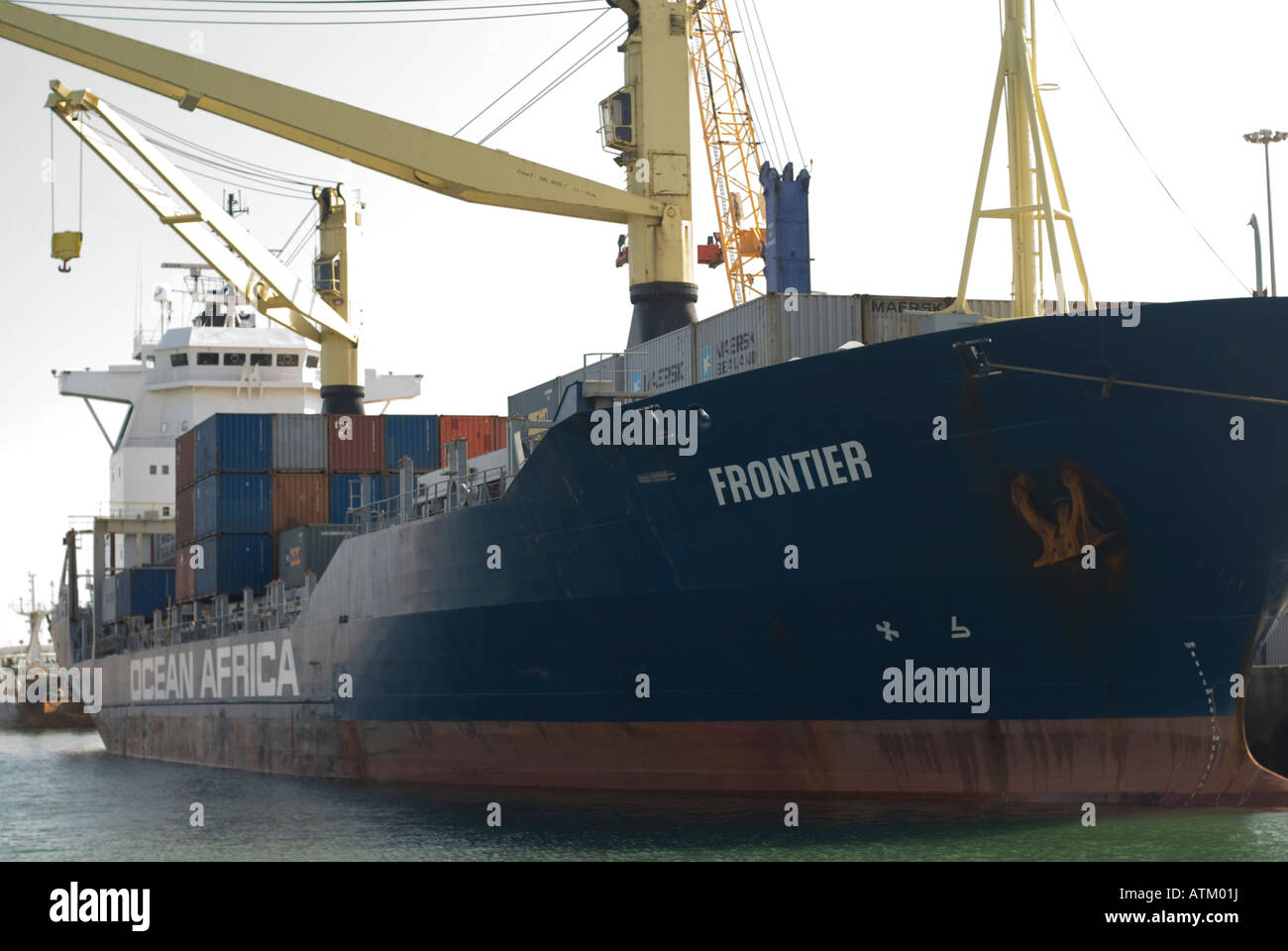 Container ship loading hi-res stock photography and images - Alamy