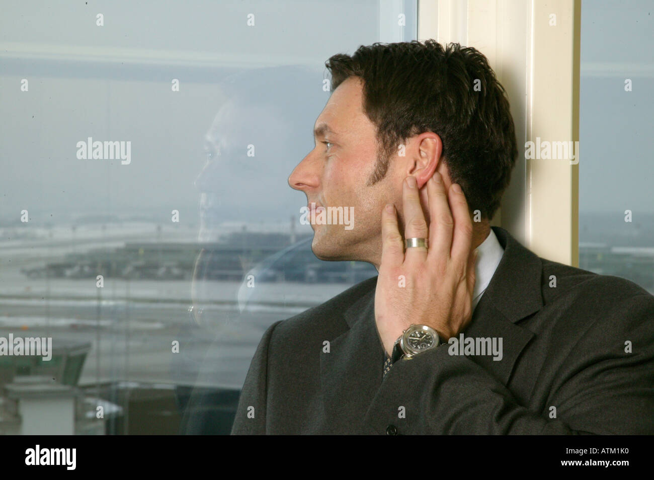 business man waiting at the airport Stock Photo - Alamy