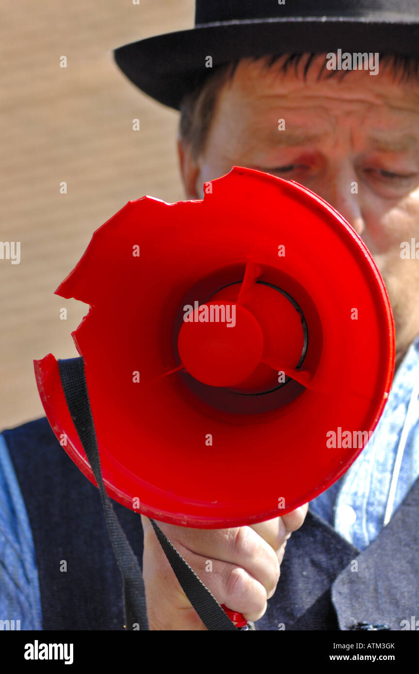 Broken speaker hi-res stock photography and images - Alamy