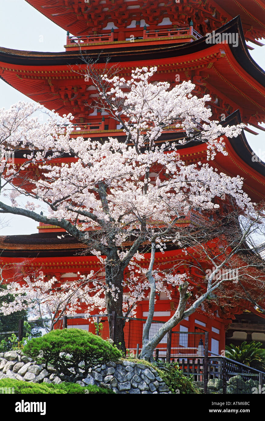 Five roof tower shrine on Isla de Itsuku at Miyajima in Japan Stock ...