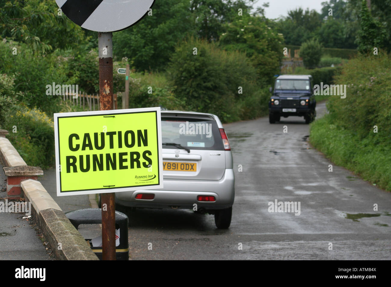 Two cars passing on narrow road hi-res stock photography and images - Alamy