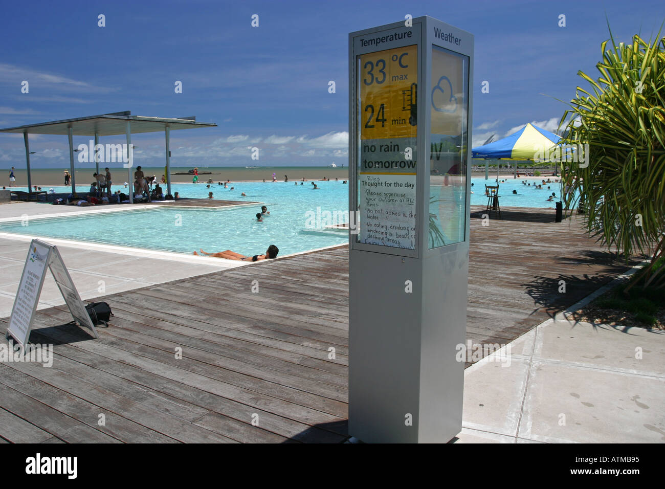Pool safety sign australia hi-res stock photography and images - Alamy
