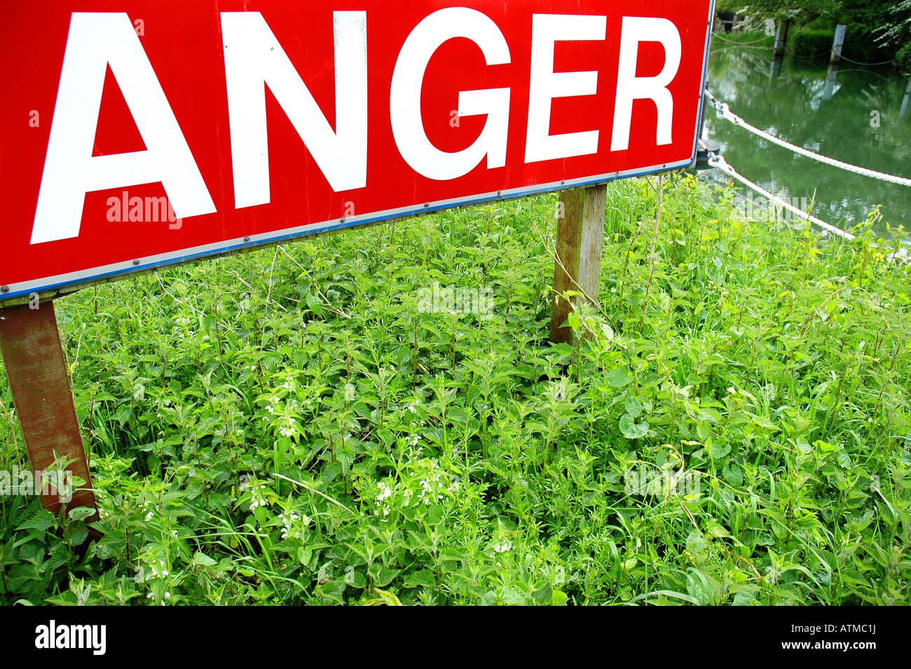 Stinger sign hi-res stock photography and images - Alamy