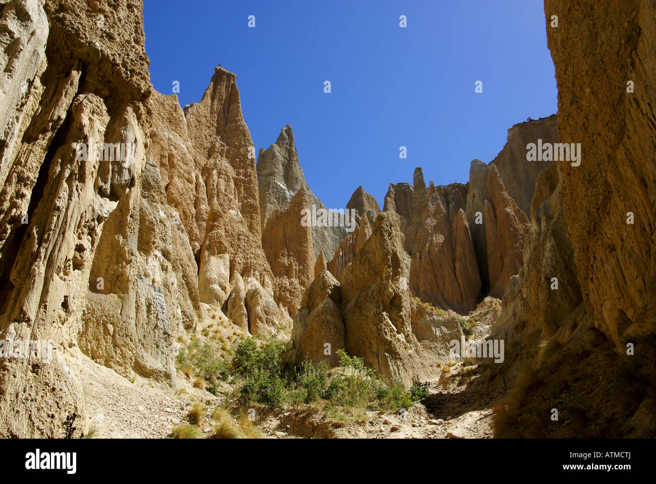 Ahuriri Clay Cliffs near Omarama New Zealand Stock Photo - Alamy