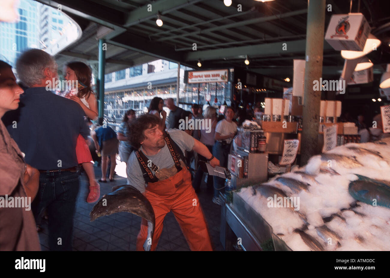 Seattle fish market throw hi-res stock photography and images - Alamy