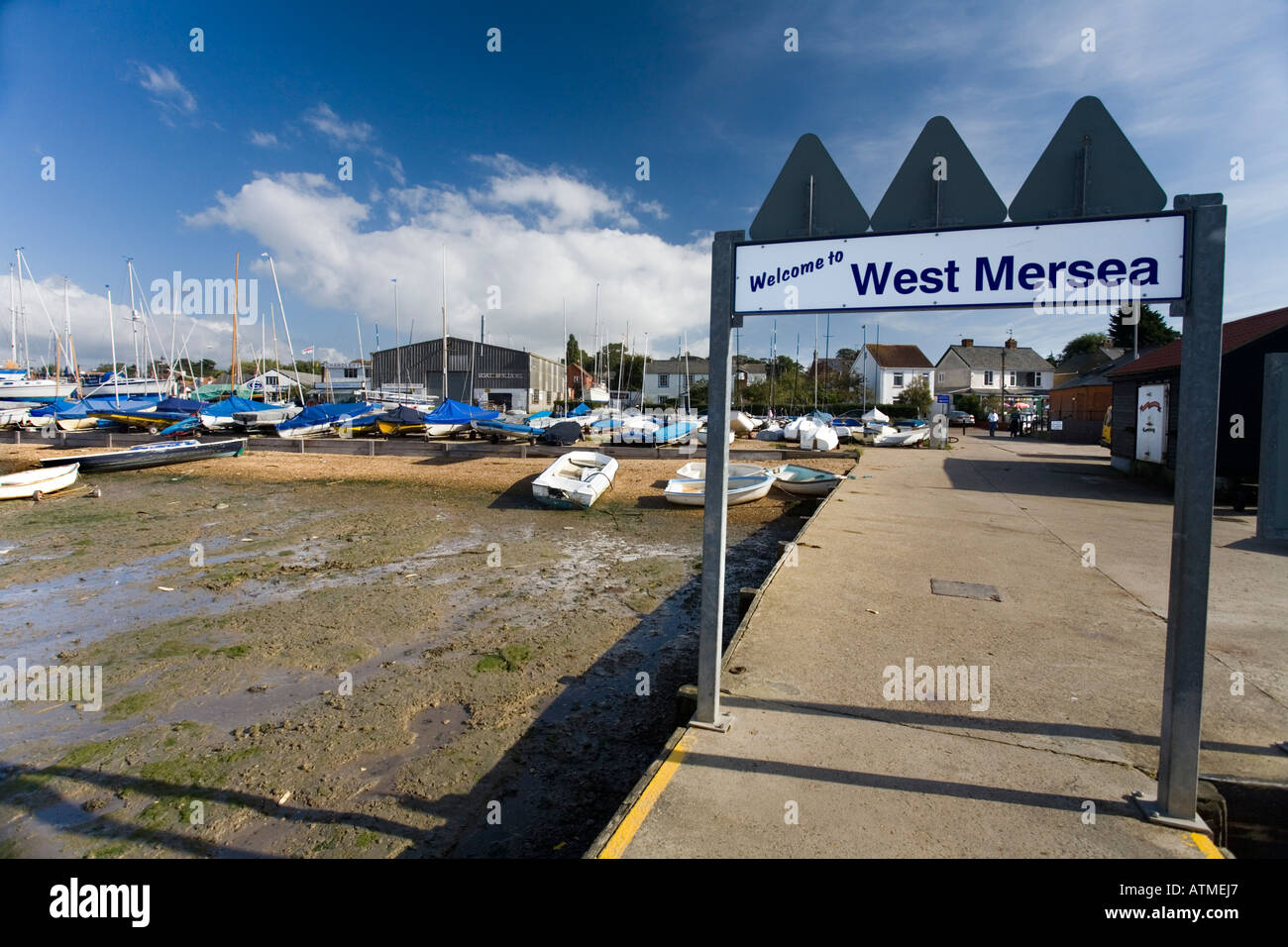 Pontoon mooring welcome floating quay hi-res stock photography and ...