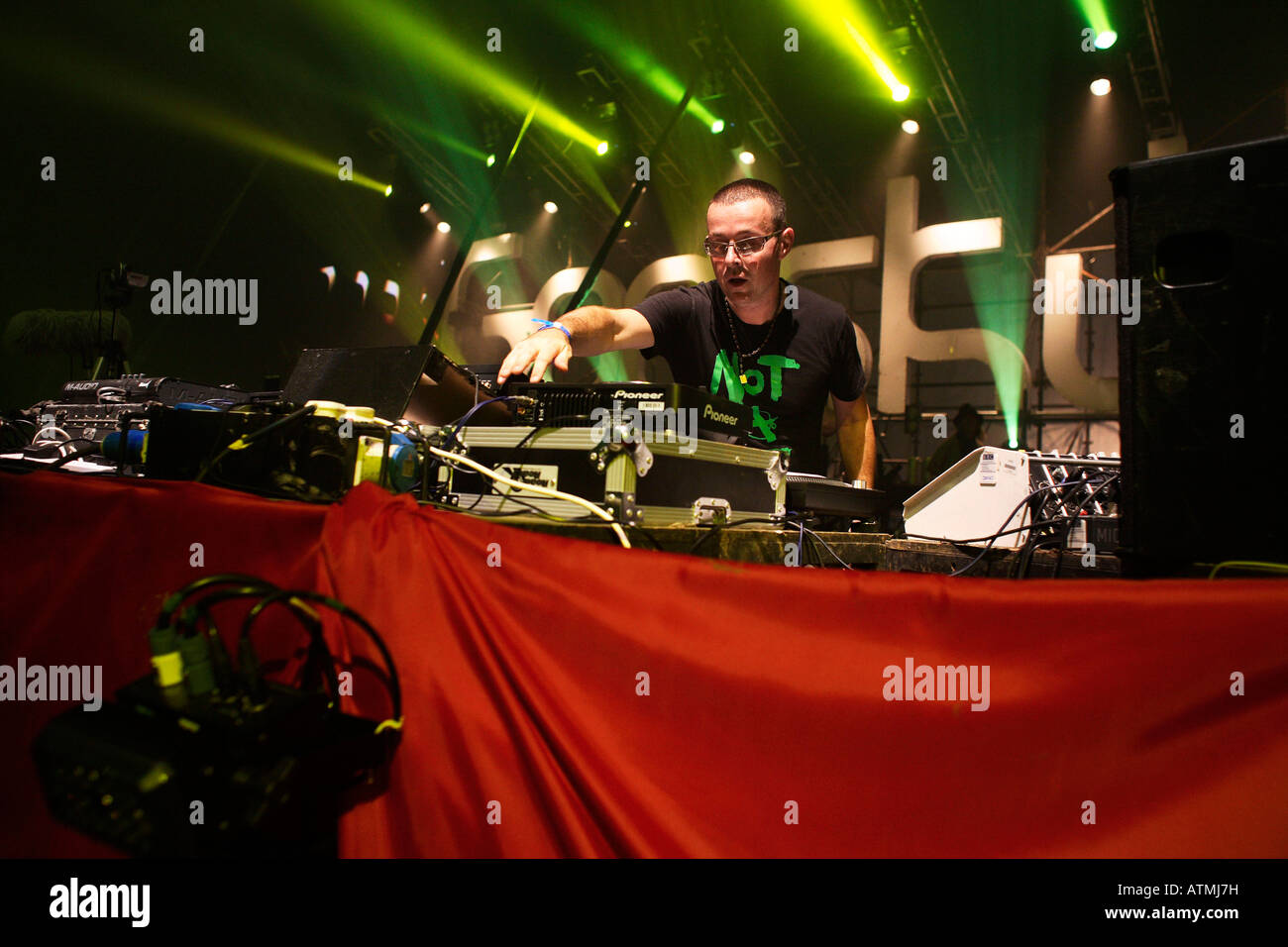Global Gathering 2007 DJ Judge Jules behind the decks on stage at ...