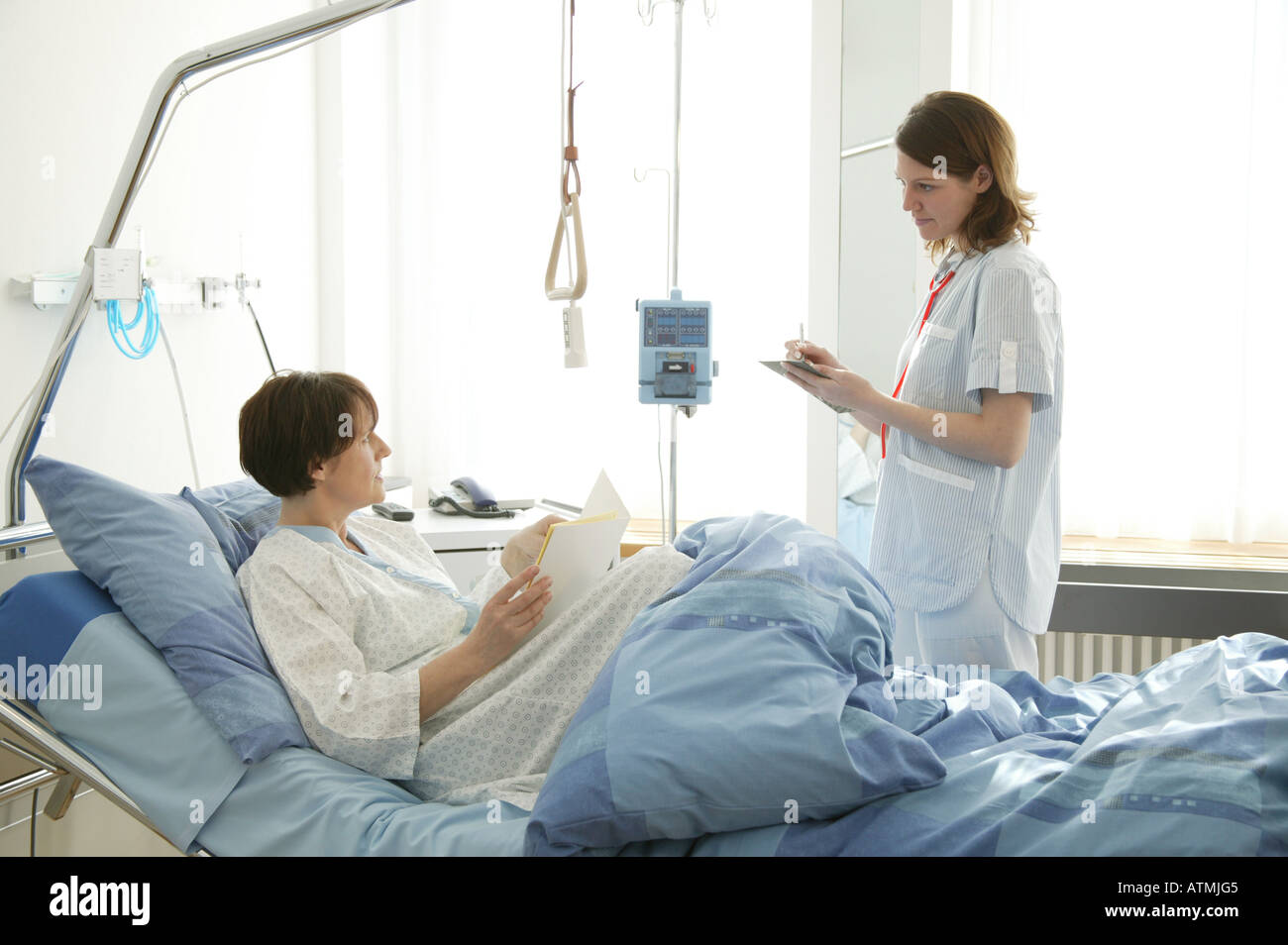 patient and nurse in a hospital Stock Photo - Alamy