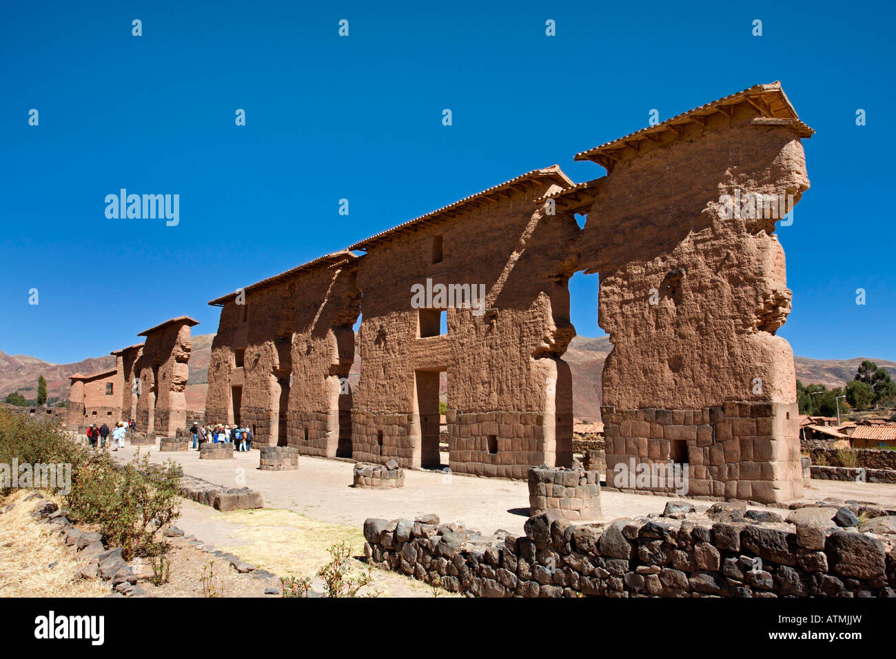 Raqchi: Inca Ruins Stock Photo - Alamy